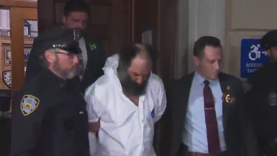 Man accused of killing 3 in Manhattan stabbing spree to appear before ...
