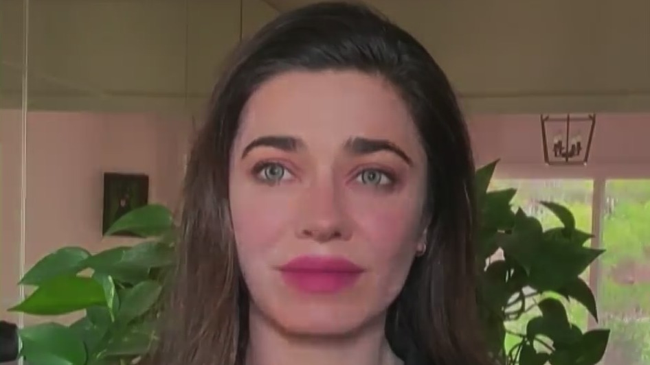 Daughter of man executed in Iran urges Trump to meet with her | CUOMO ...