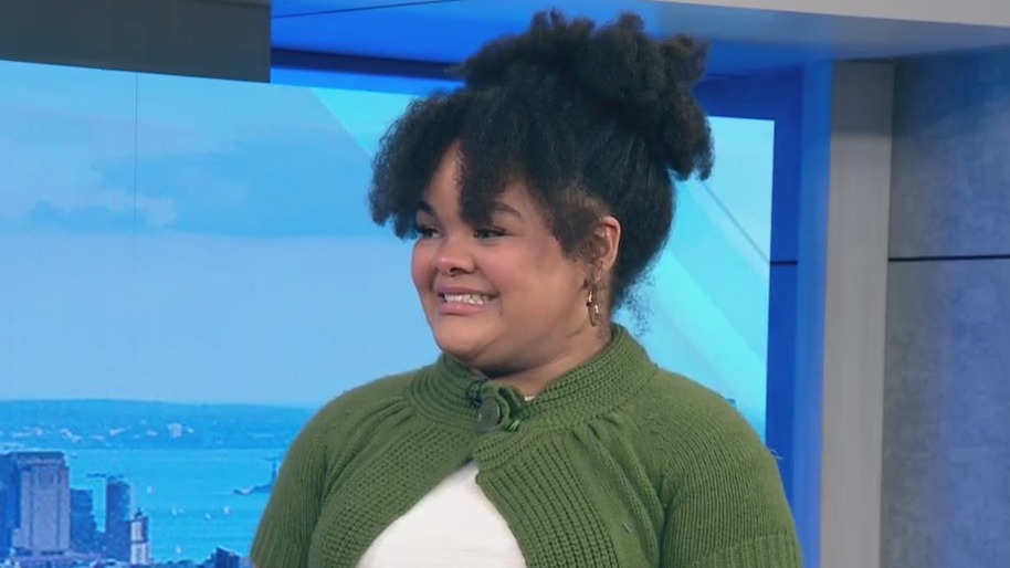 In-studio poem reading by Stephanie Pacheco – PIX11