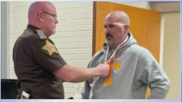 Deputy Bryan Hicks receives Medal of Valor – Eyewitness News (WEHT/WTVW)