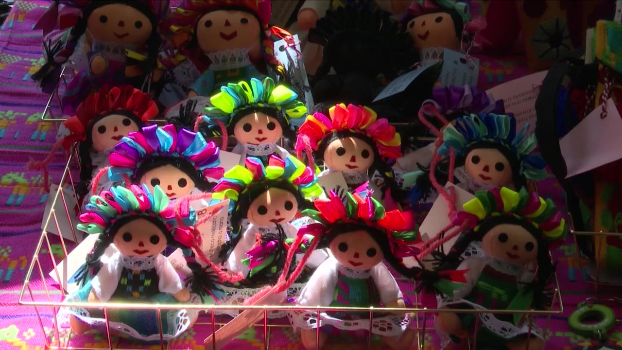 Lele, La Muñeca Mexicana, shows decades of history through the eyes of ...