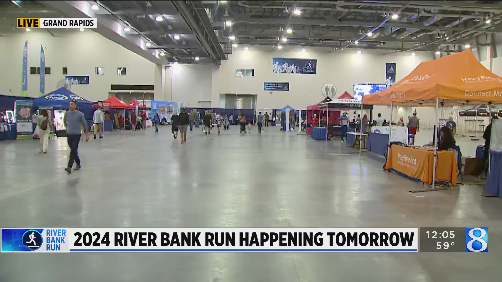 Runners pick up packets before River Bank Run – WOODTV.com
