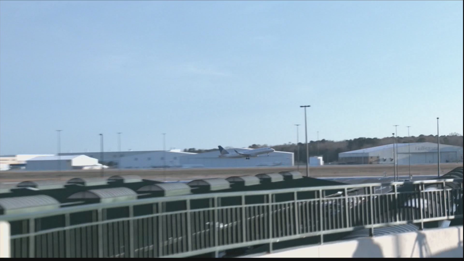 Runways at Savannah/Hilton Head airport reopen, passengers react – WSAV-TV