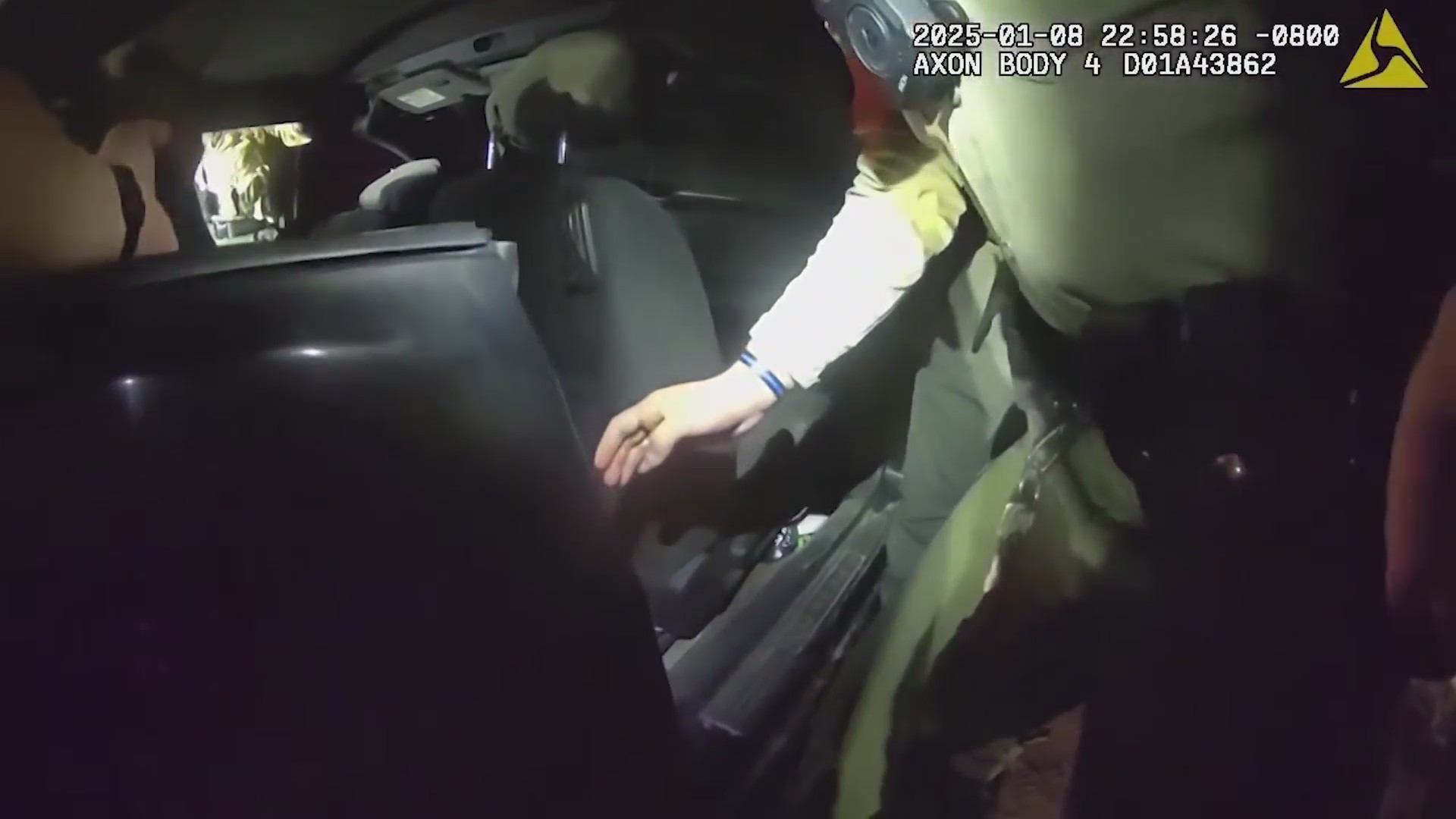 Dramatic body cam footage shows deputy shooting suspect in Pixley ...