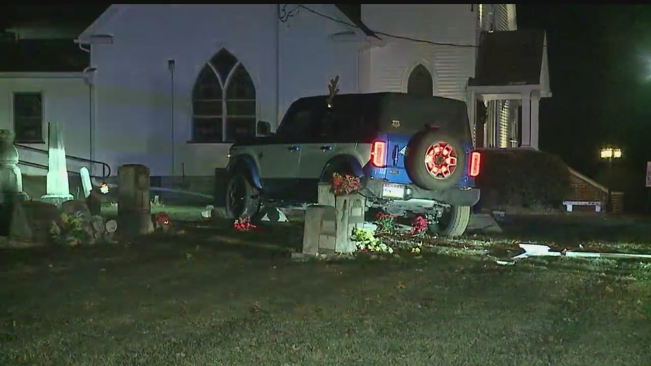 Driver crashes into local cemetery: Police – WKBN.com