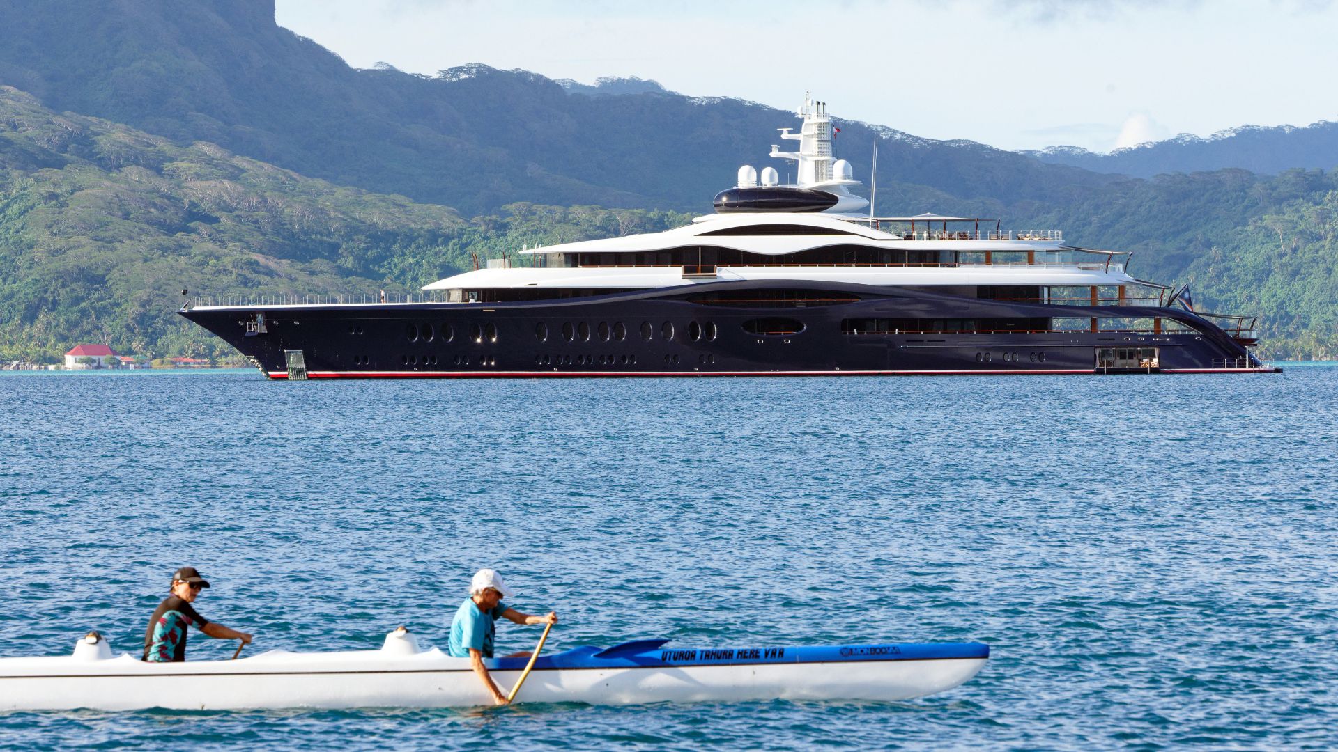 Have you seen Zuckerberg’s $500M superyacht in Hawaiʻi’s waters? Here’s ...