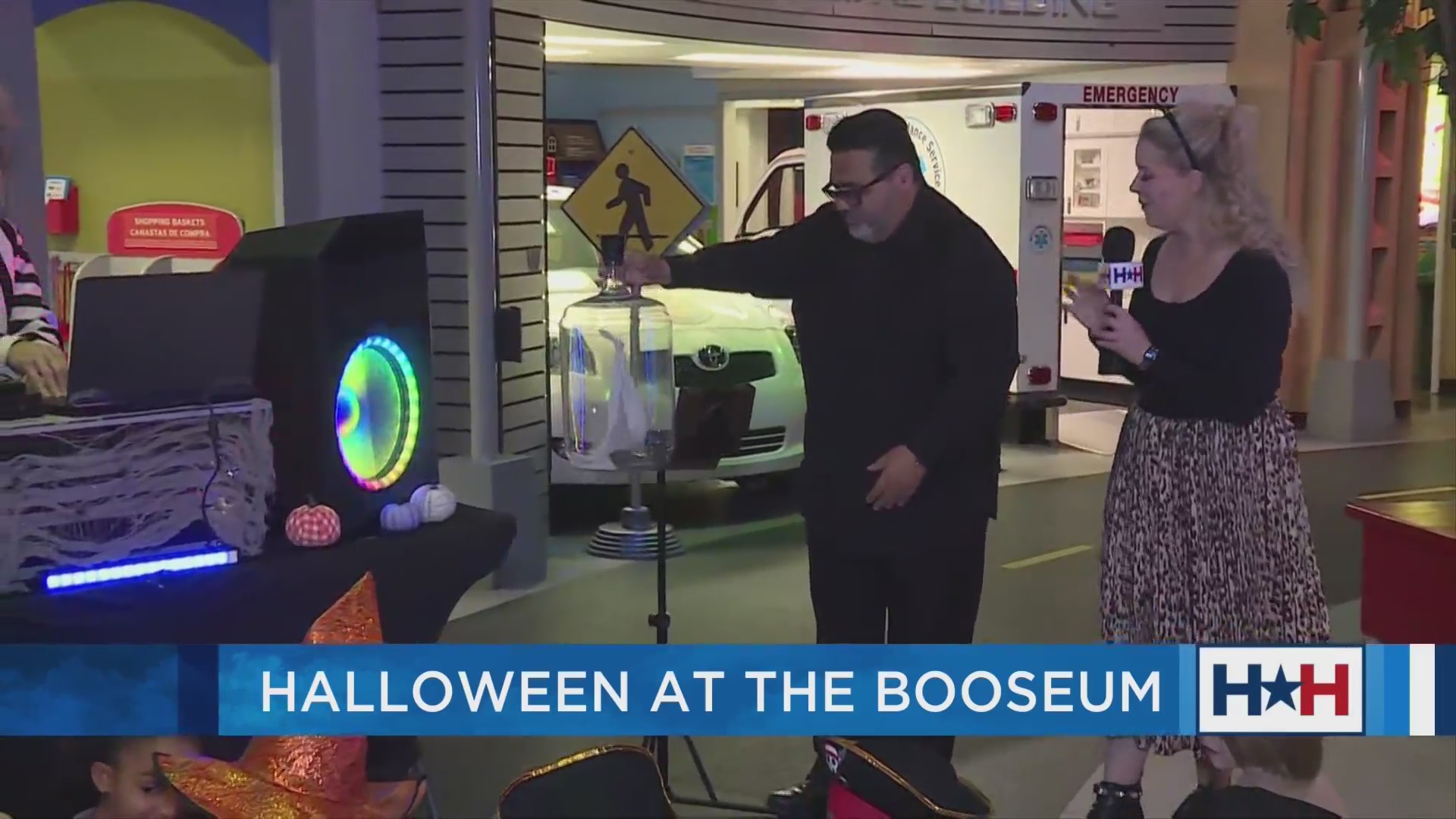 Magic Show at the Booseum – CW39 Houston Happens – CW39 Houston