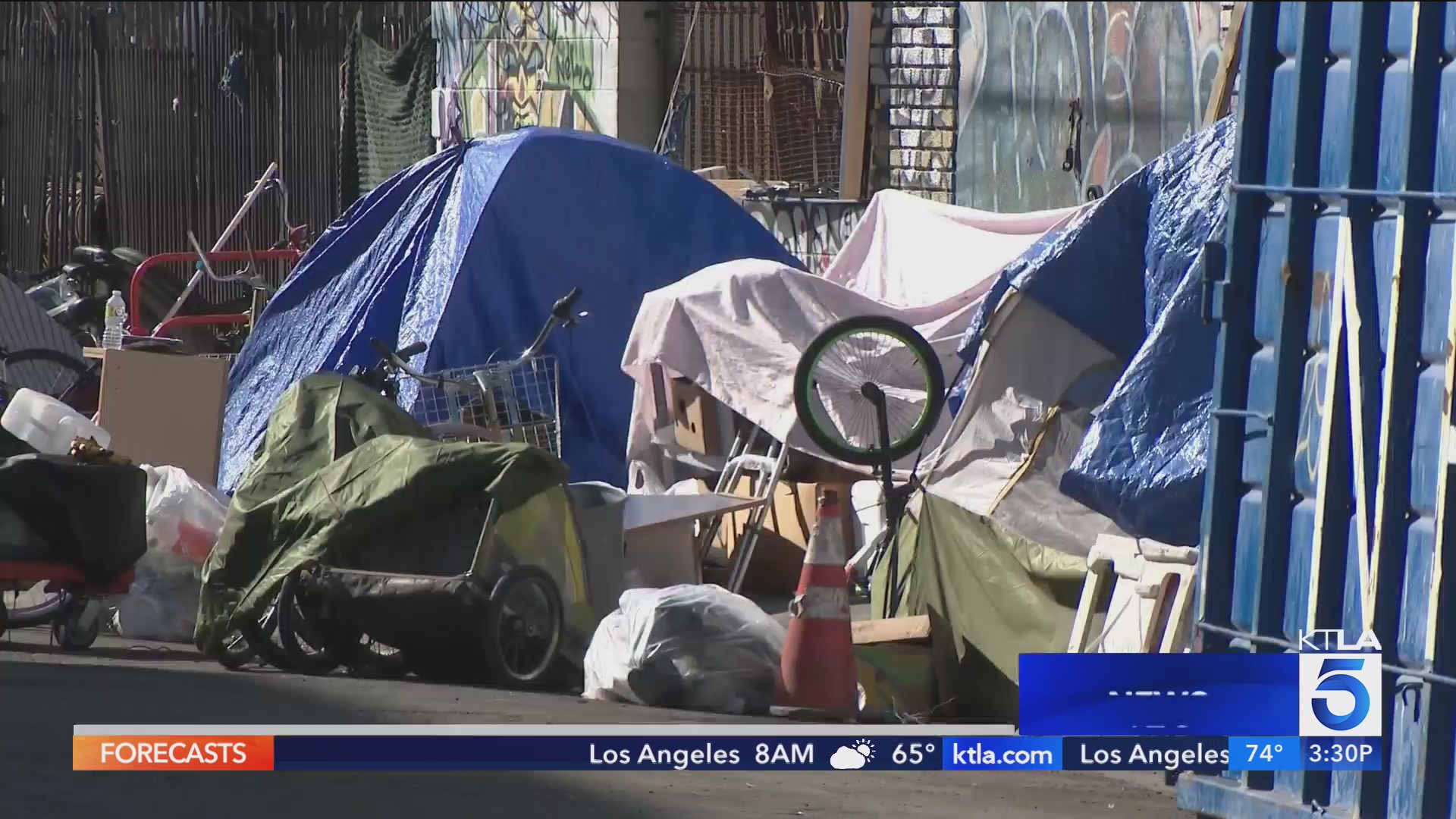 Los Angeles sees first drop in homeless population in years – KTLA
