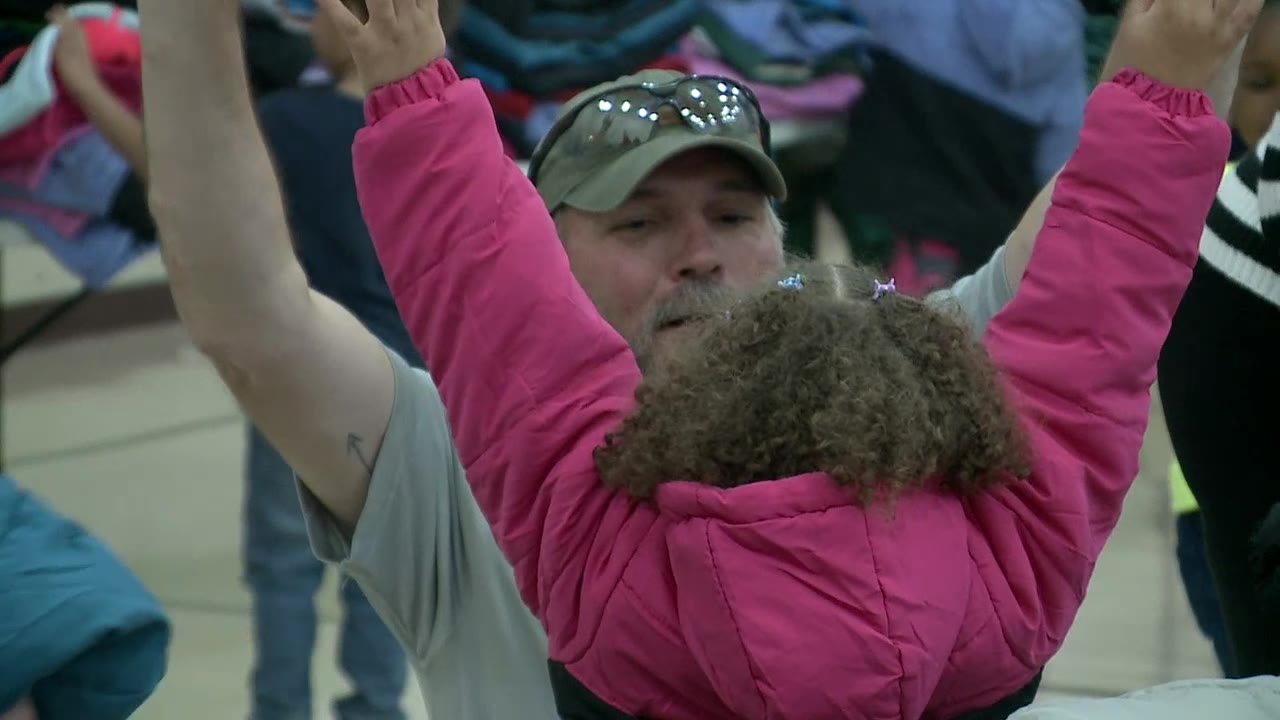 380 Akron kids get coats for free – Fox 8 Cleveland WJW