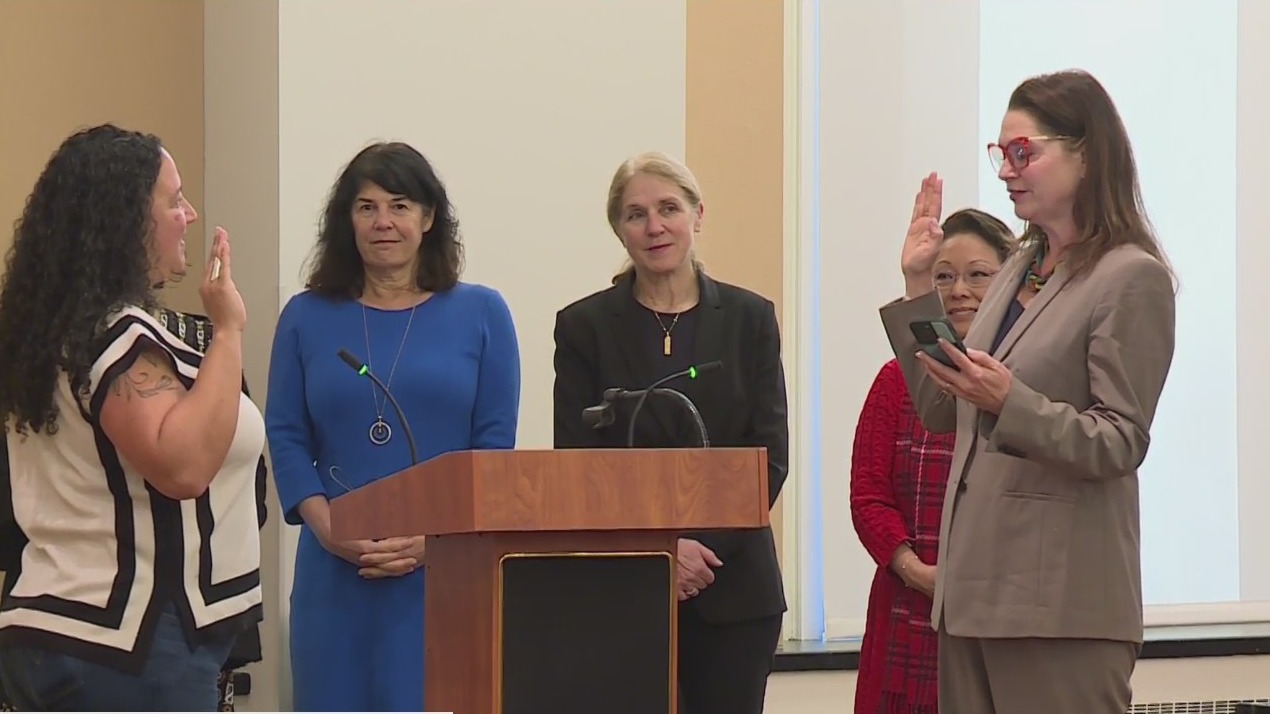 Shannon Singleton sworn in as MultCo commissioner, first of 2023 ...