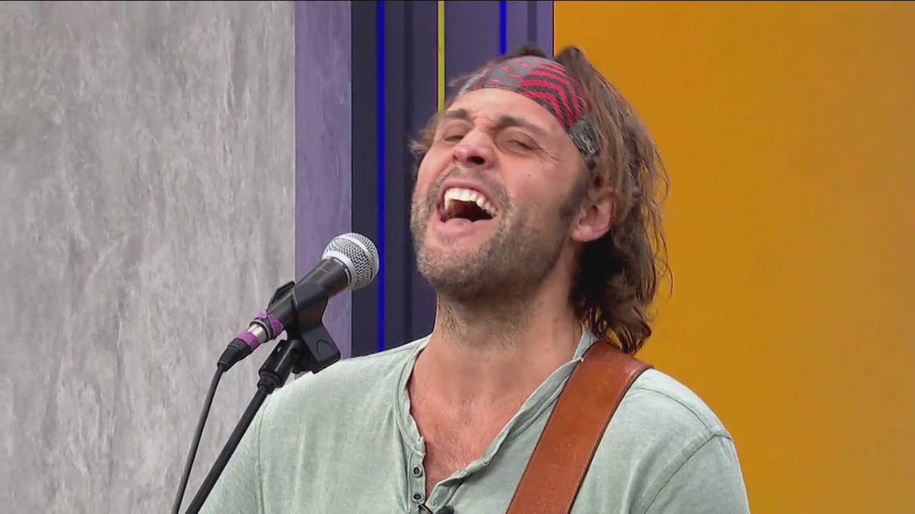 Brett Wiscons performs Late Bloomer ahead of the Jazz Kitchen – 1/14/25 ...