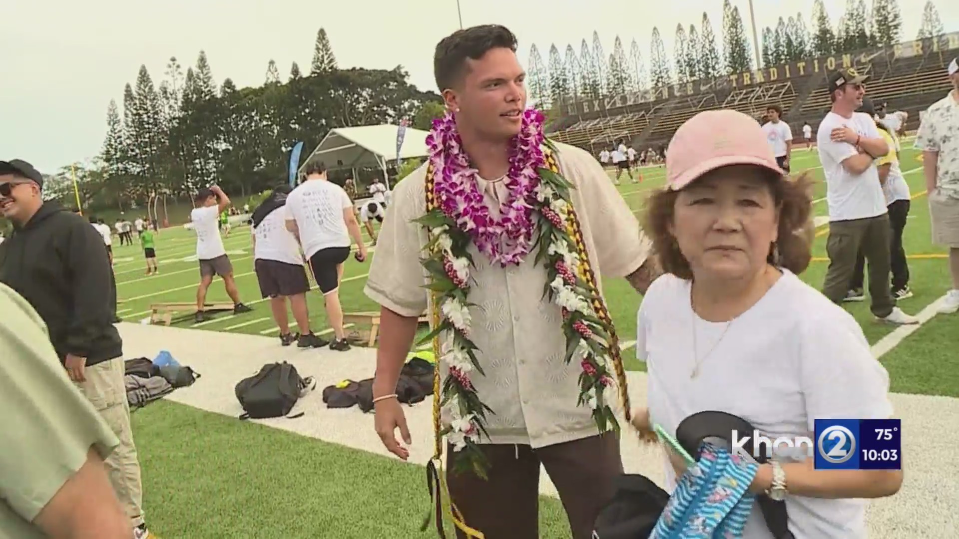 Mililani’s Dillon Gabriel gifts alma mater new Nike uniforms – KHON2