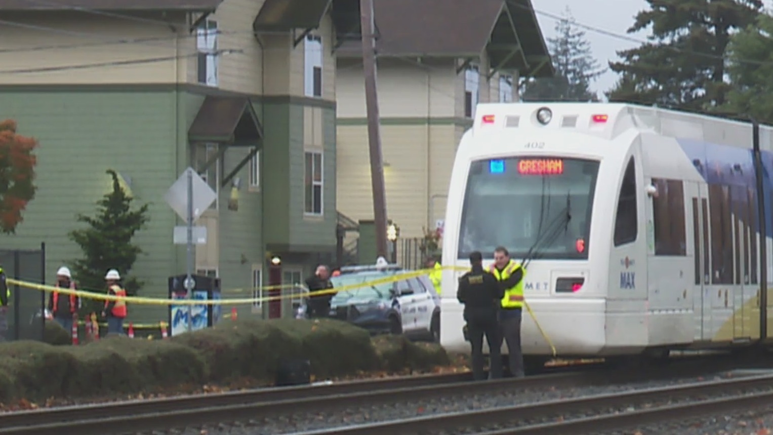 Person hit. killed by TriMet MAX train in Portland – KOIN.com