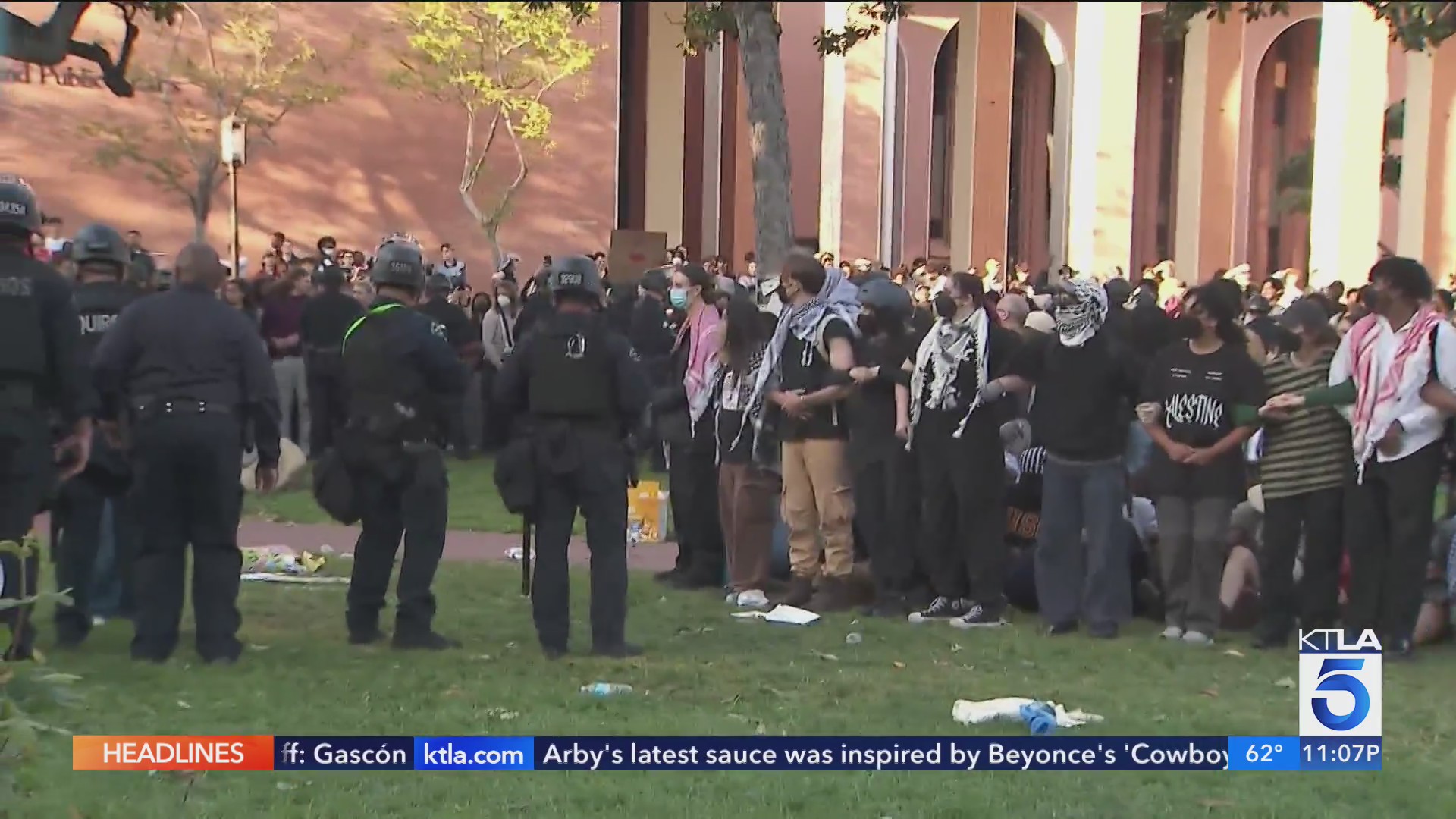 USC, UCLA criticized over response to campus protests – KTLA