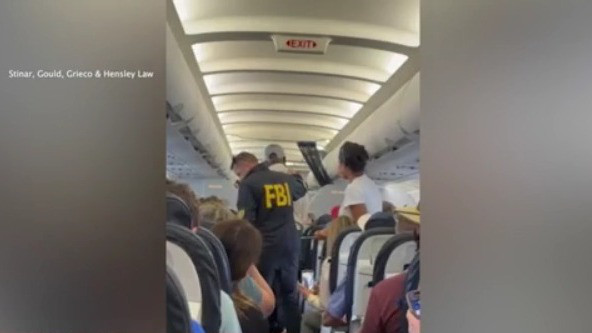 Video released: Terrell Davis unjustly handcuffed on United flight ...
