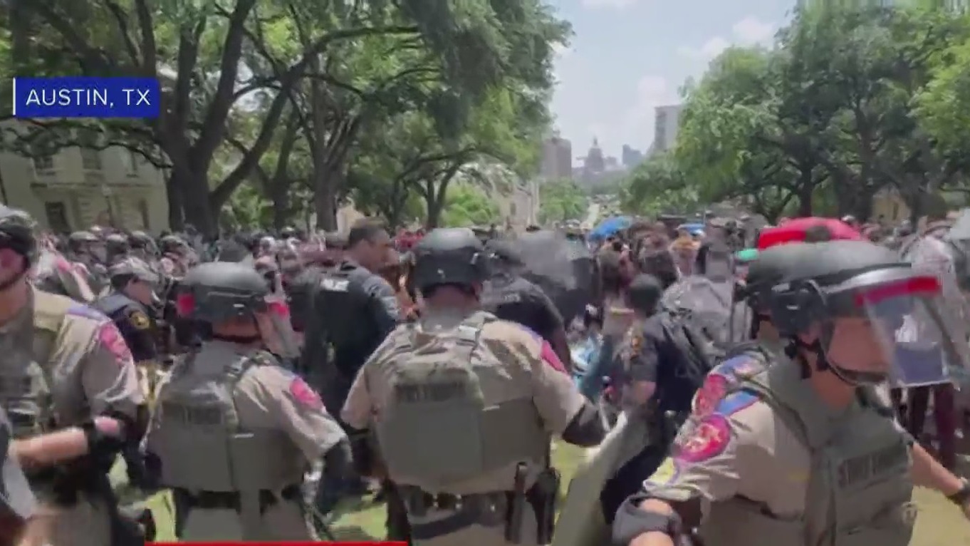 UT Austin student fears for safety during campus protests | Vargas ...