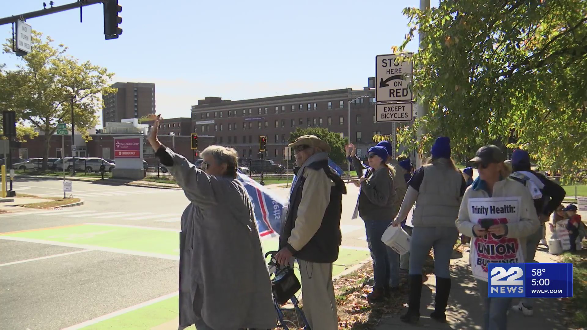 Mercy Medical Center nurses picket in Springfield – WWLP