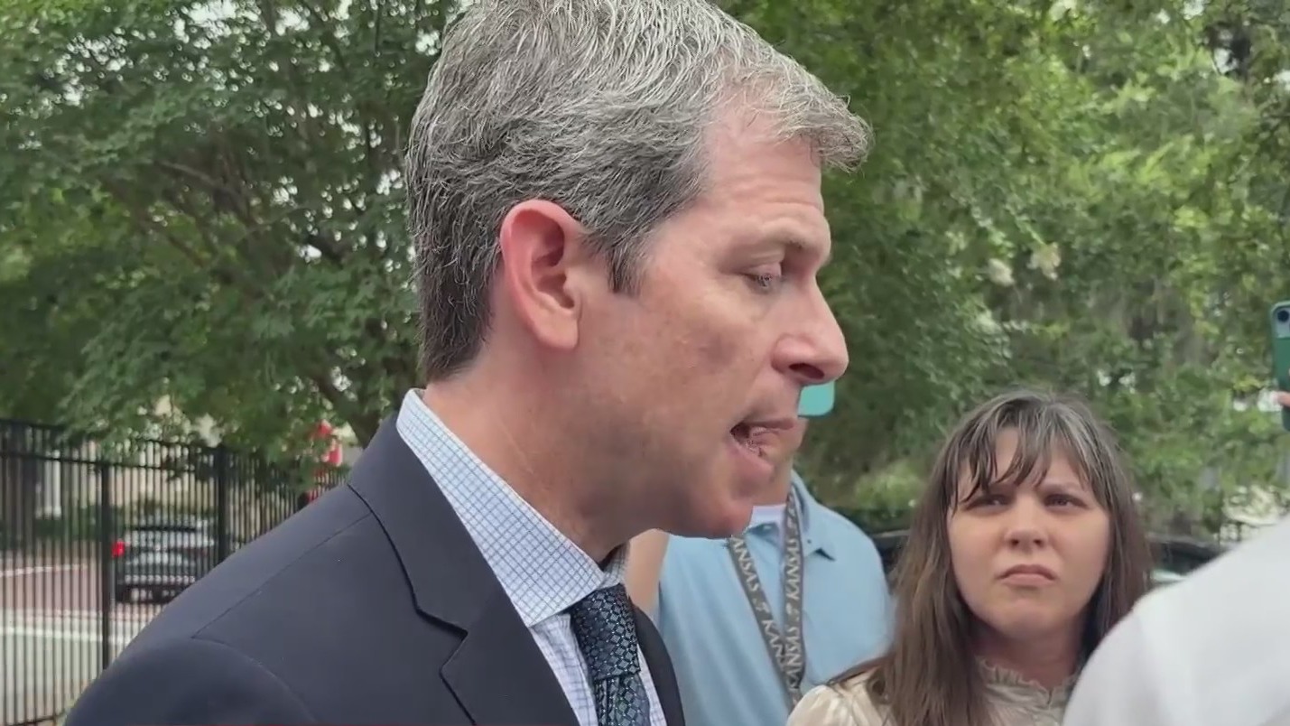 Ghislaine Maxwell’s attorney says she’d welcome a Trump pardon | The ...