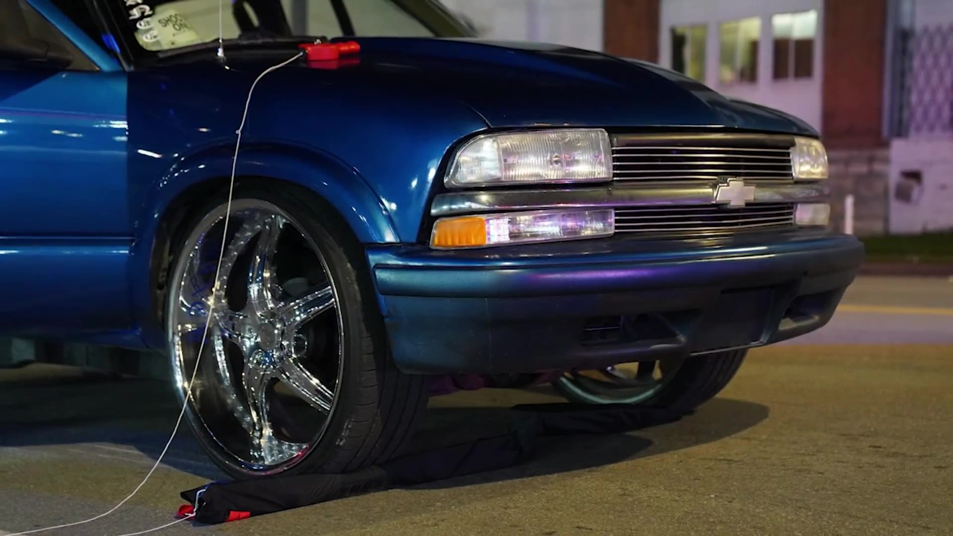 Kansas City police stop potential sideshow during First Friday ...