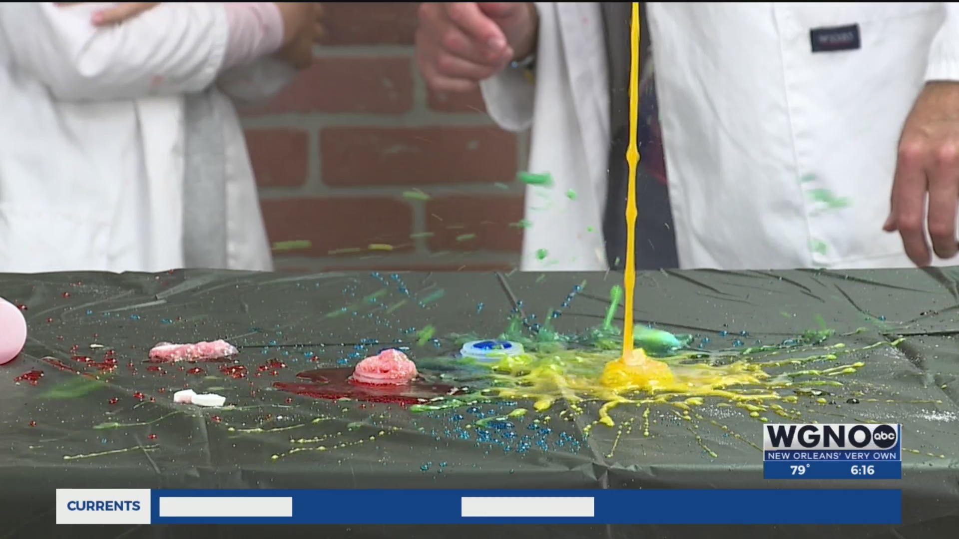 Making ‘Fizzy Fireworks’ with kids for the 4th of July – WGNO