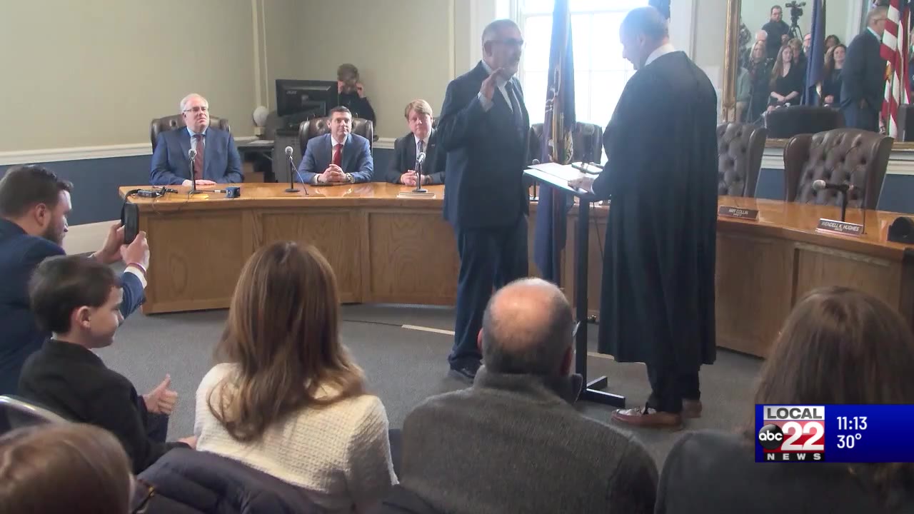 Wendell Hughes sworn in as Plattsburgh mayor. – ABC22 & FOX44