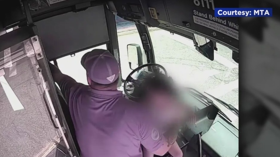 Bus driver saves child running in Staten Island street – PIX11