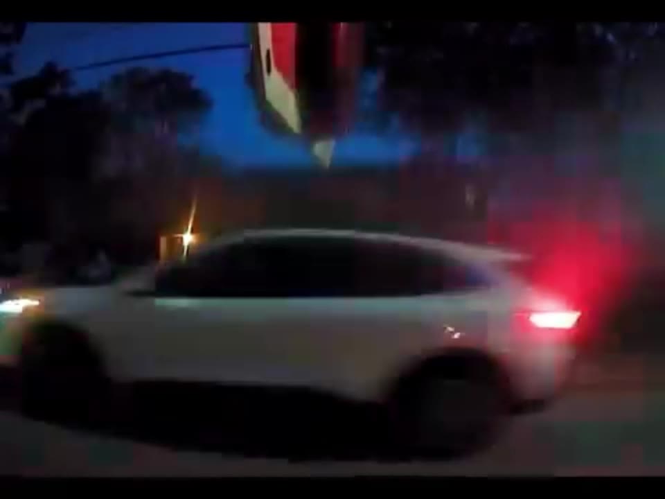 WATCH: 3 cars pass stopped school bus in Asheboro on East Presnell ...