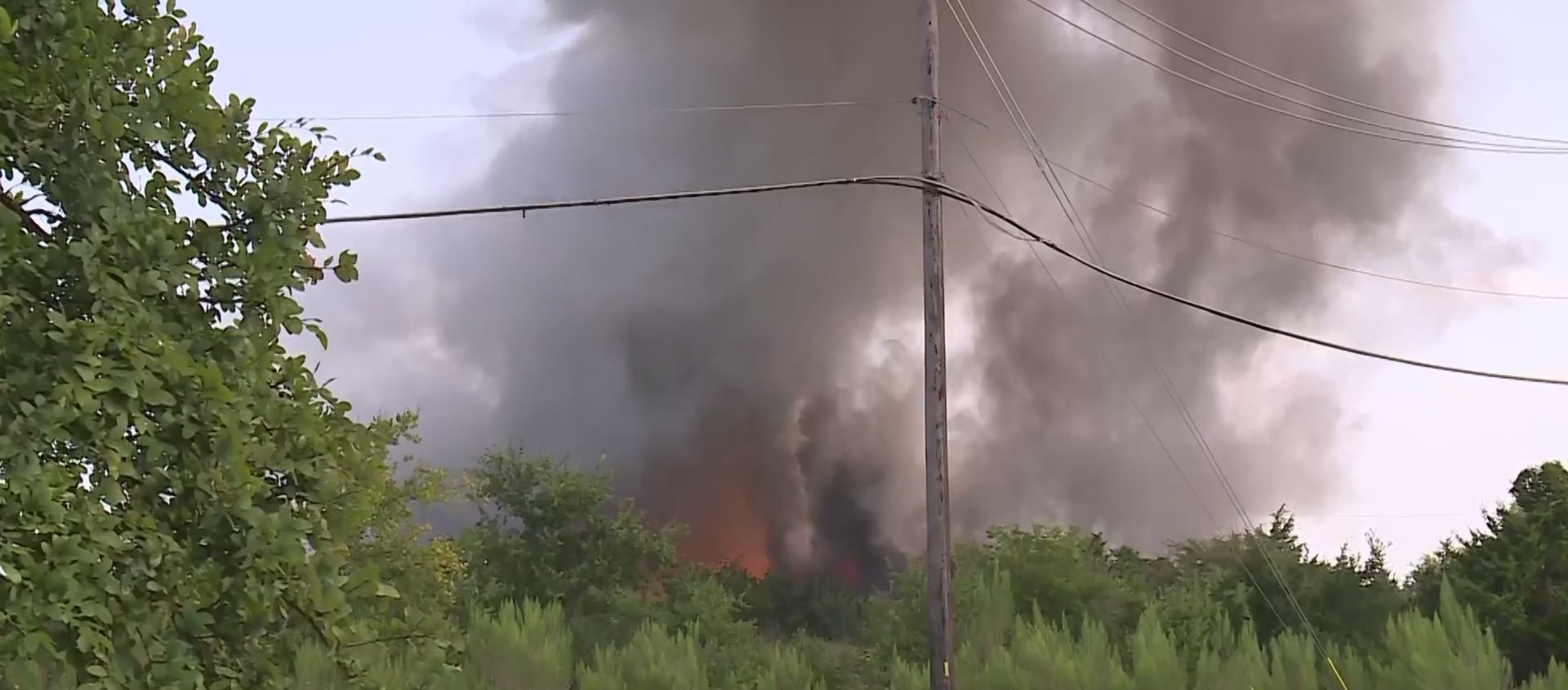 Travis Co. ESD 12: Crews battling ‘large’ trash fire off Decker Lane ...