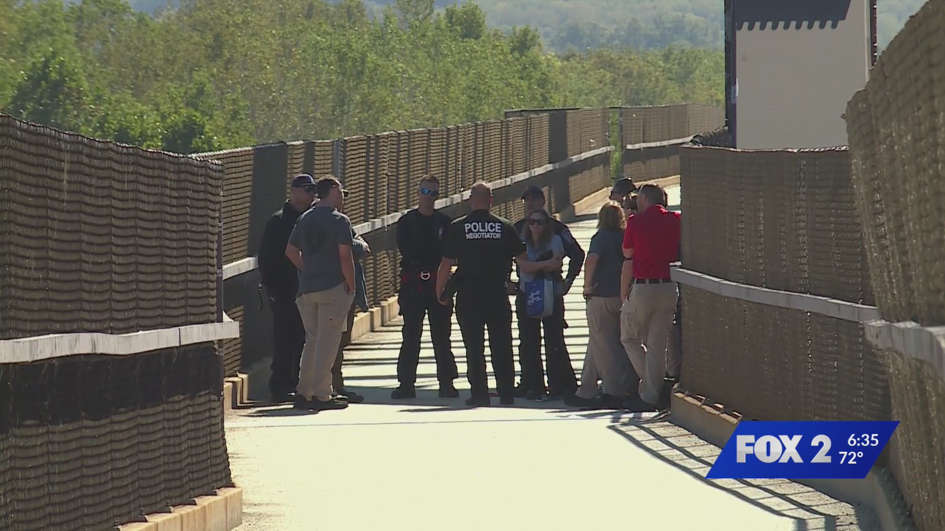 Police conduct crisis negotiation training on Route 364 Bridge – FOX 2