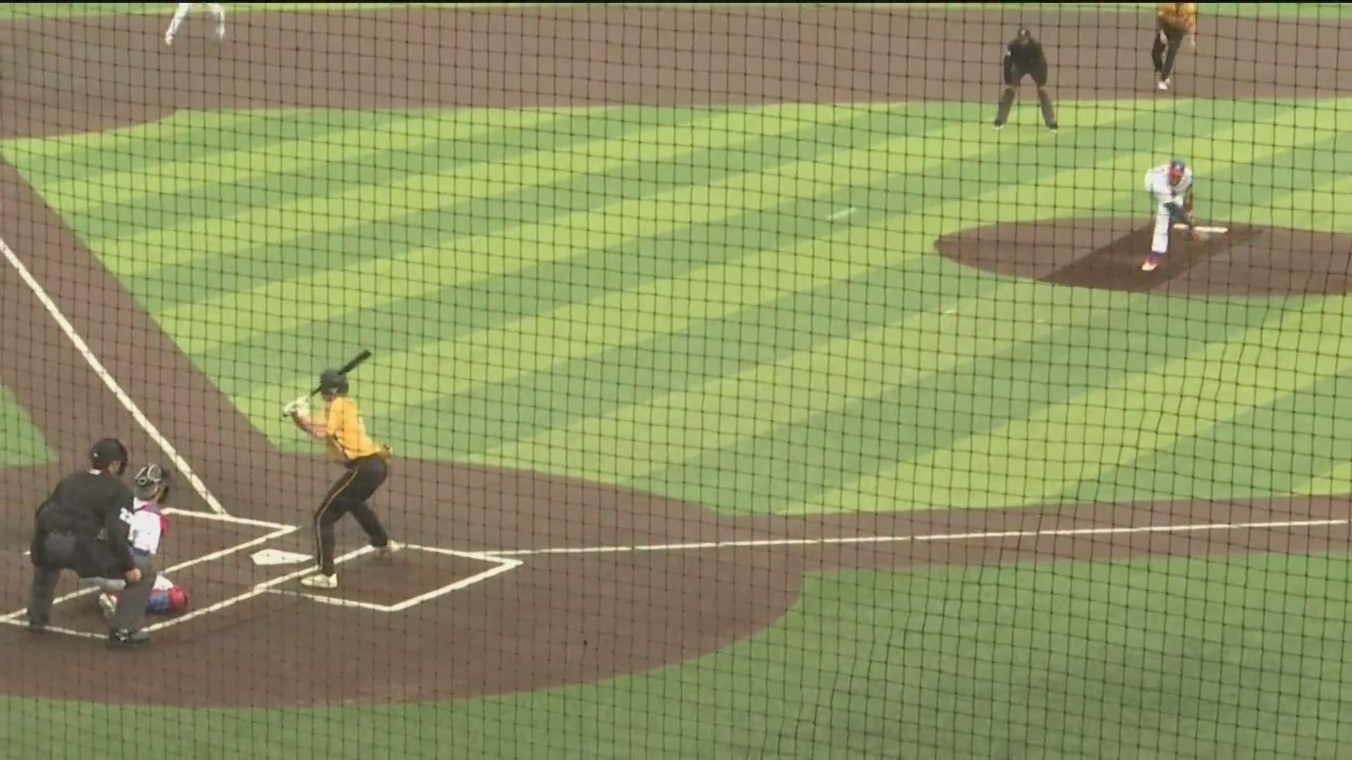Baseball: Hot Tots drop high-scoring game with the Stingers – KX NEWS