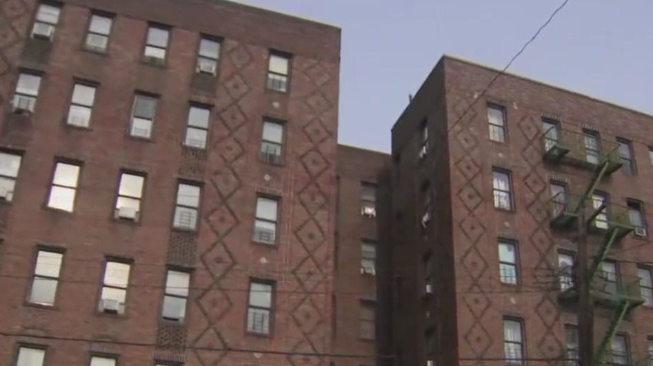 Tenants of NYC apartment building fed up with problems – PIX11