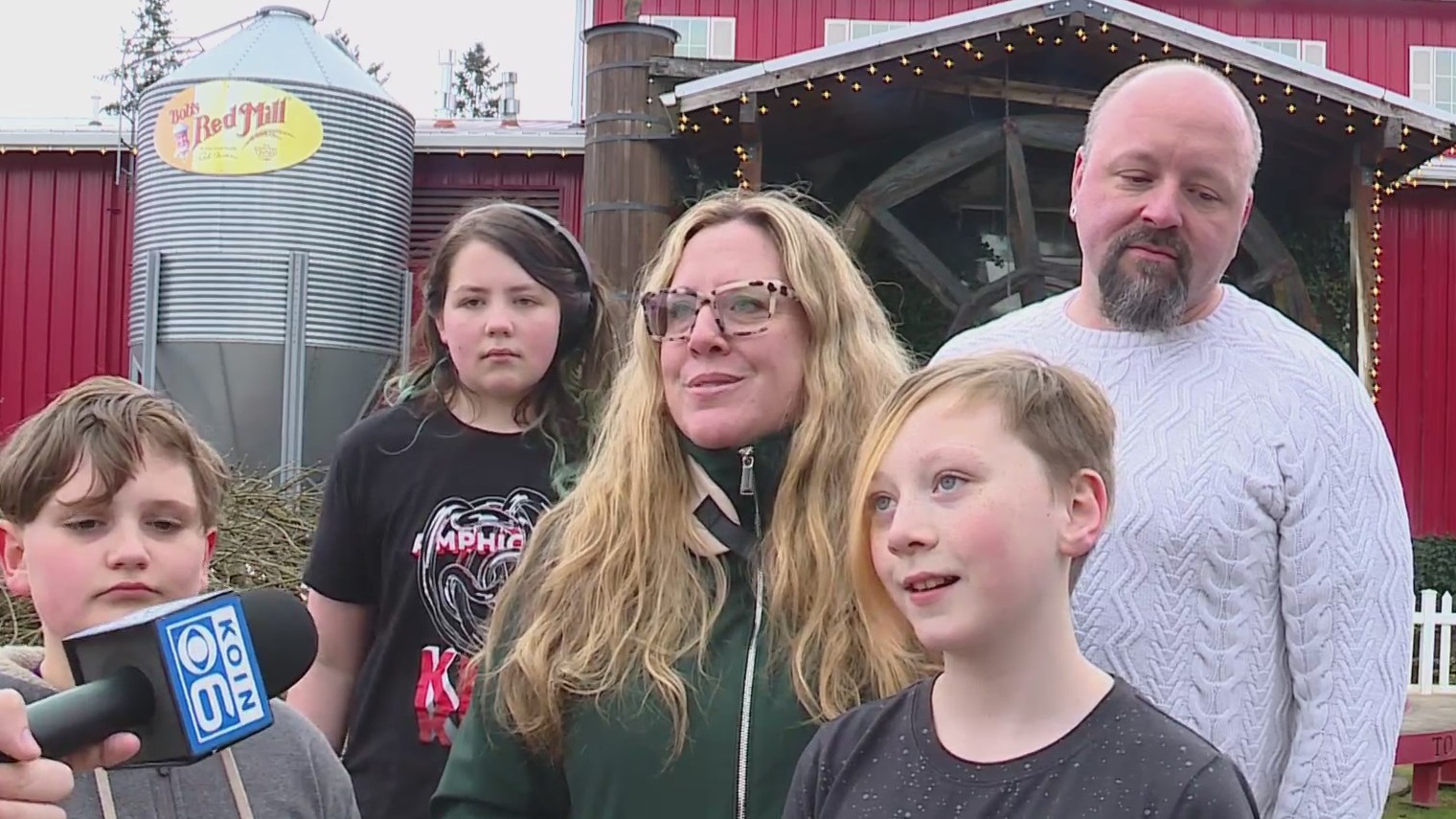 Crowd gathers to visit Bob’s Red Mill cafe final time – KOIN.com