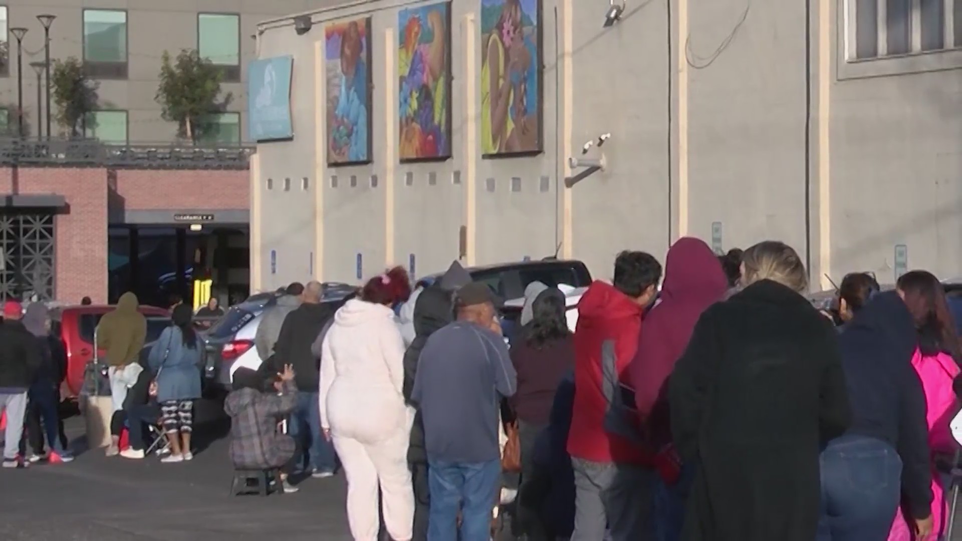 Long lines form at Albuquerque food pantry after SNAP payments paused ...