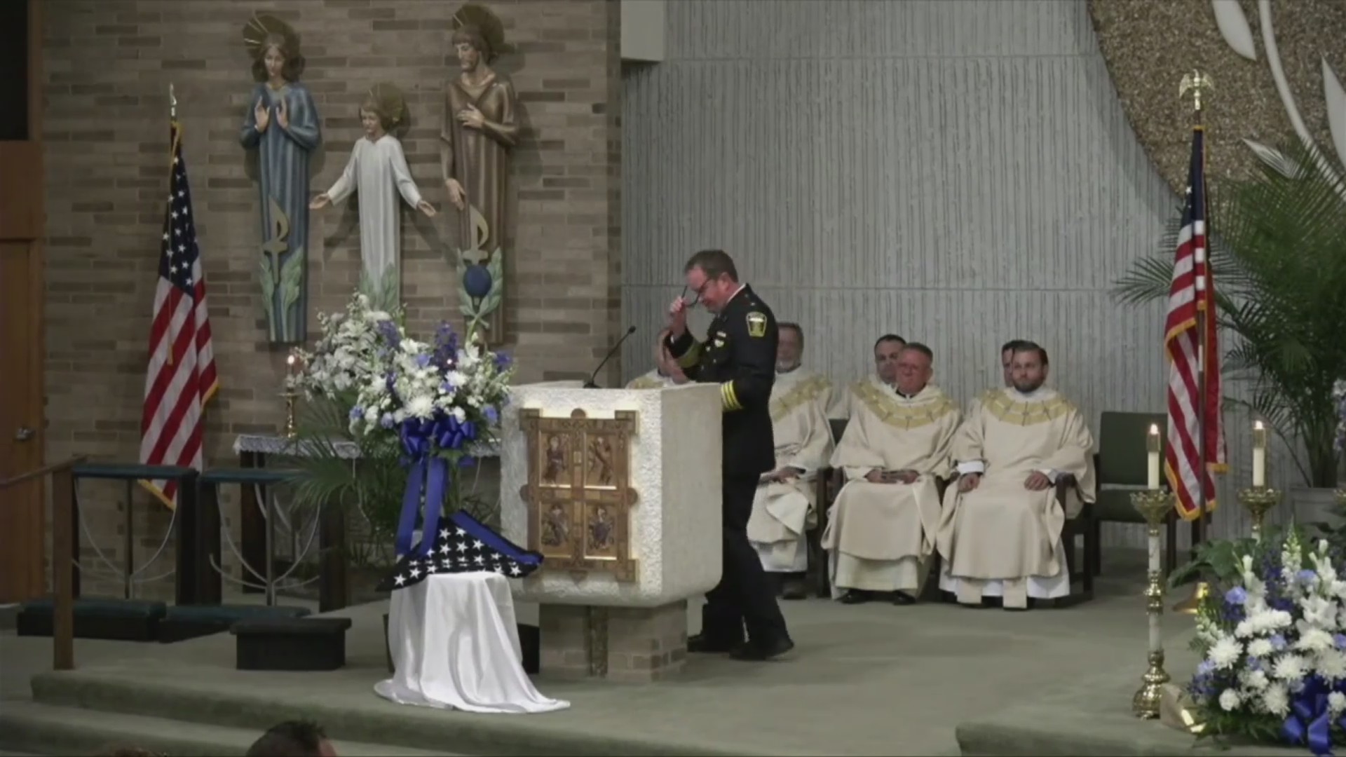 Euclid Police Chief Scott Meyer speaks at funeral for Jacob Derbin ...