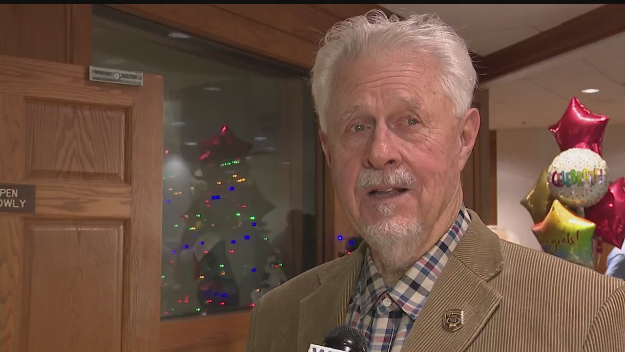 Local radio voice works final on-air shift – WKBN.com