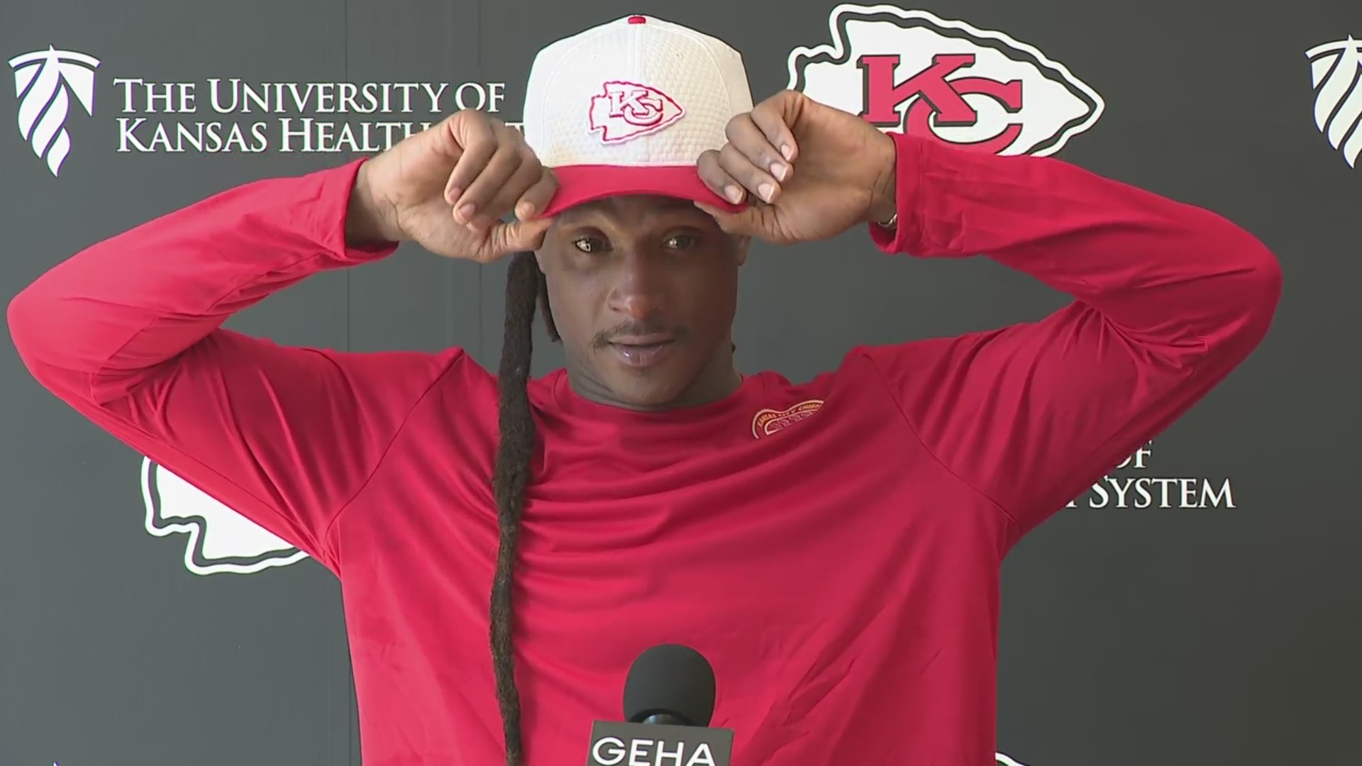 New Chiefs WR DeAndre Hopkins meets the Kansas City media – FOX 4 ...