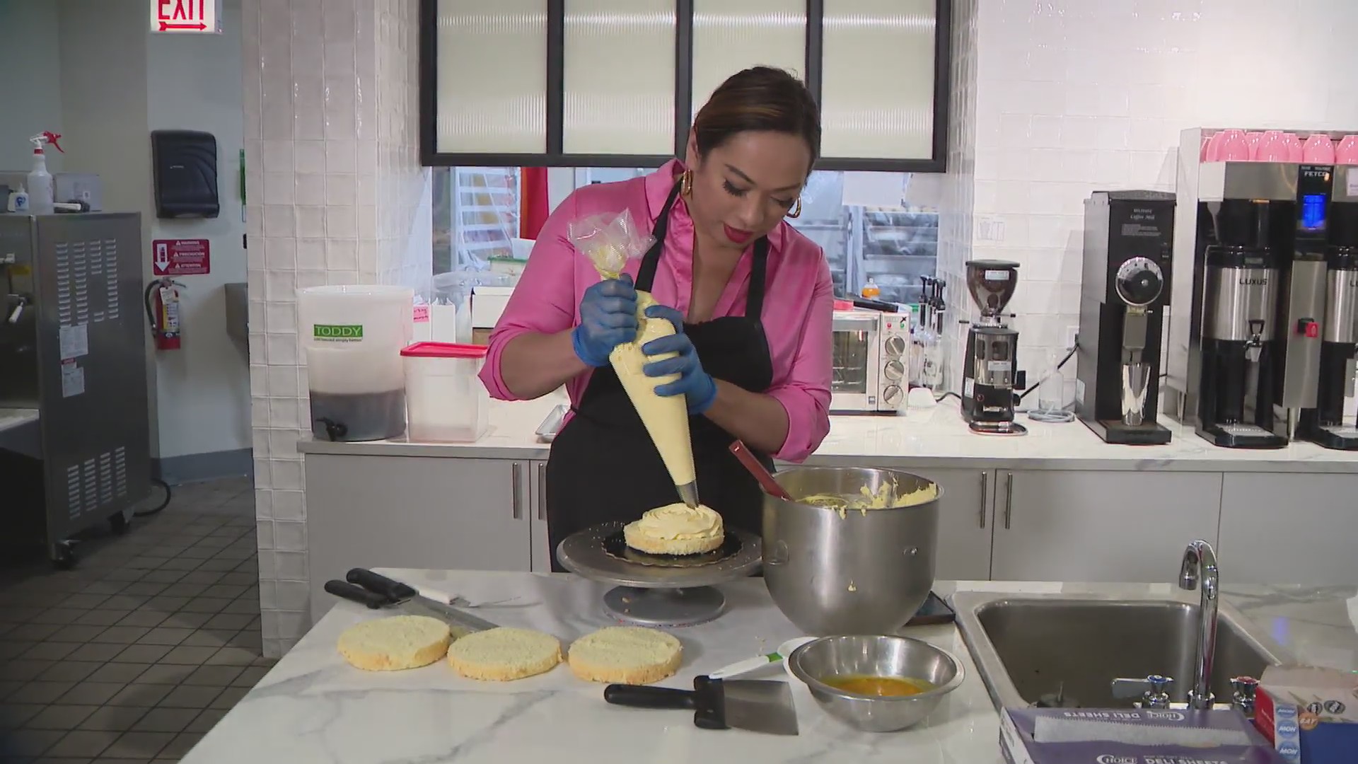 Jennivee’s Bakery: A haven for escape and comfort – WGN-TV