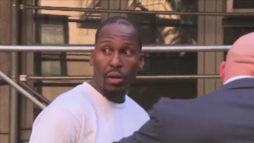 Locals react to vicious attack on NYC pizzeria worker – PIX11