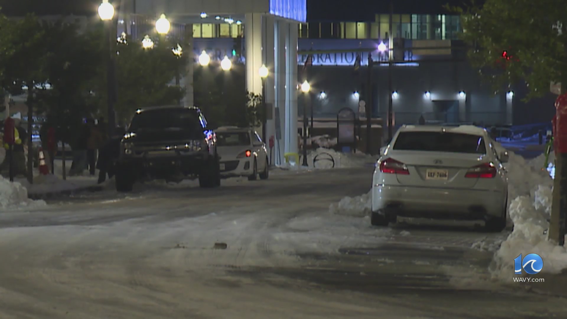 Norfolk crews continue work to clear roads of snow – WAVY.com