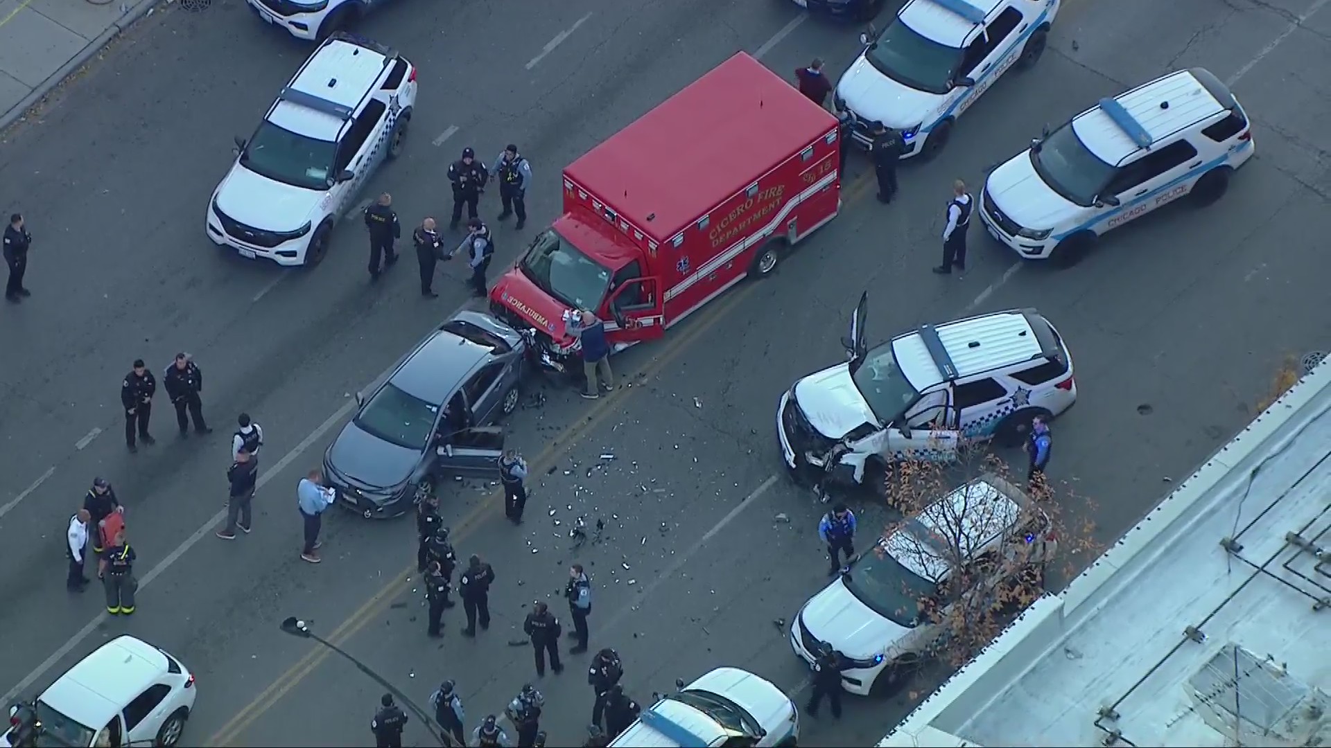 Ambulance surrounded by police in Austin neighborhood – WGN-TV