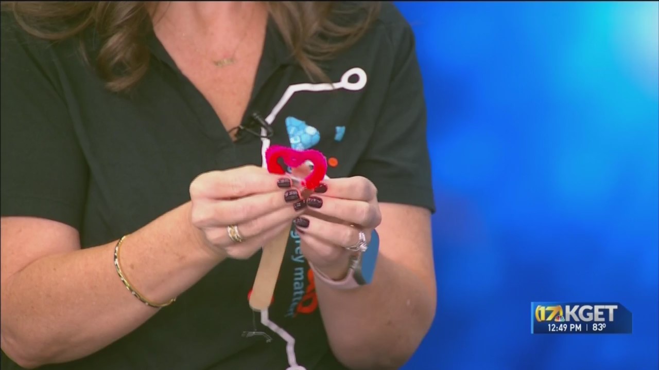 Elaina’s Experiments: Light up bookmarks – KGET 17 News