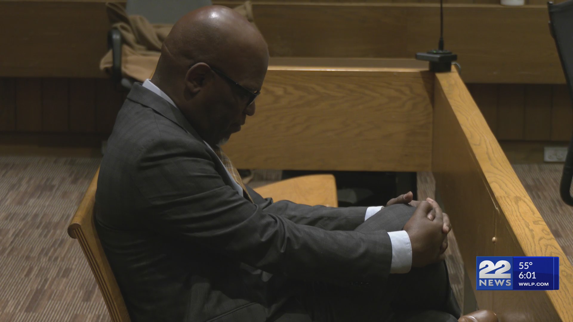 Jury deliberates on verdict in Darryl Moss termination lawsuit – WWLP