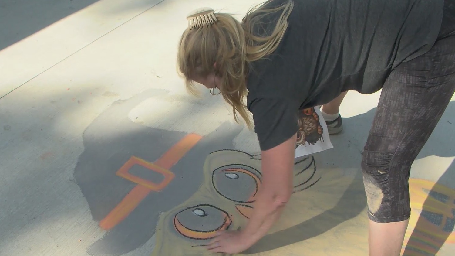 Mattoon artist spreading smiles with unique chalk designs – WCIA.com