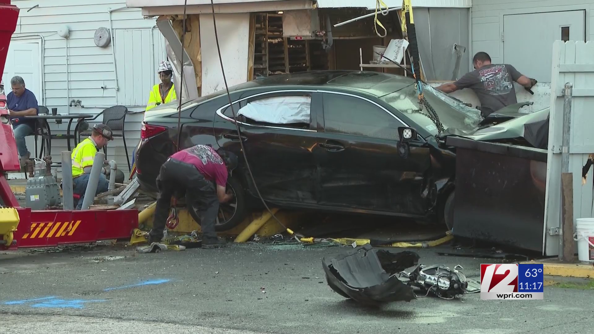 Car crashes into Warwick restaurant – WPRI.com