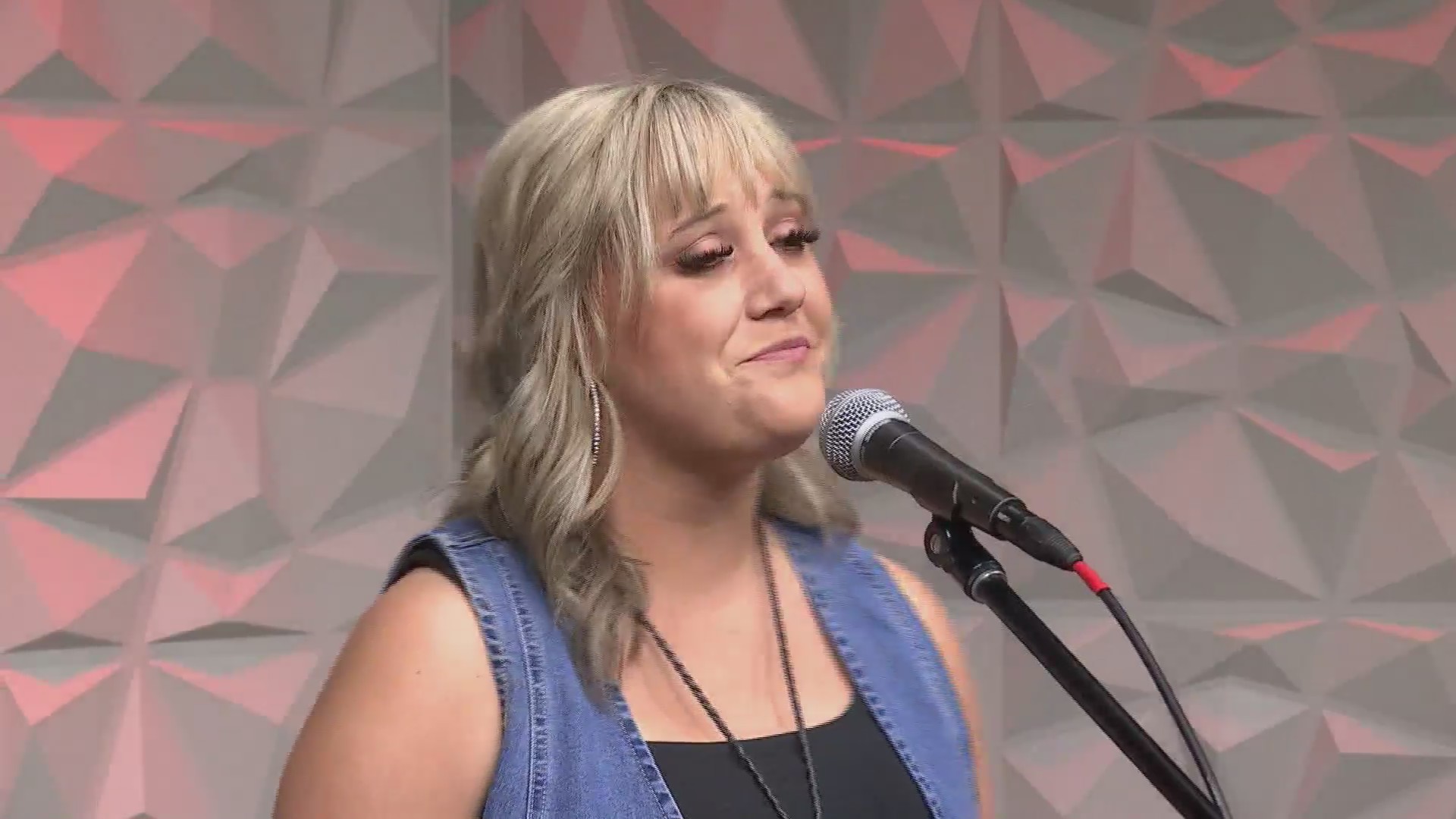 CI Stage: Dakota Danielle & Leah Crose | Song 3 & 4 | ciLiving – WCIA.com