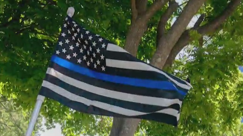 Merriam, Kansas, bans ‘thin blue line’ flags from city event | Morning ...