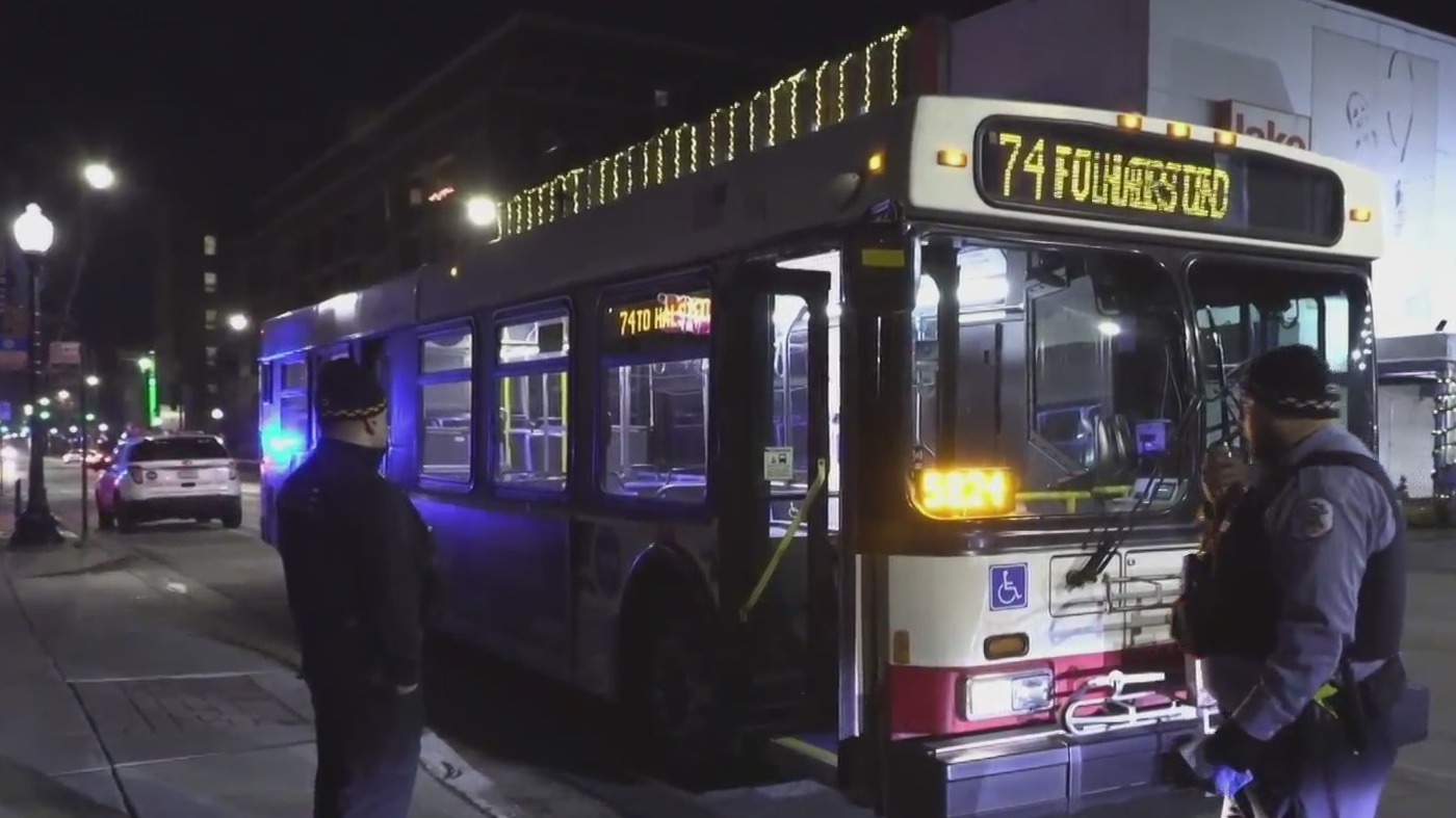 Man shot in head with paintball gun on bus in Lincoln Park – WGN-TV