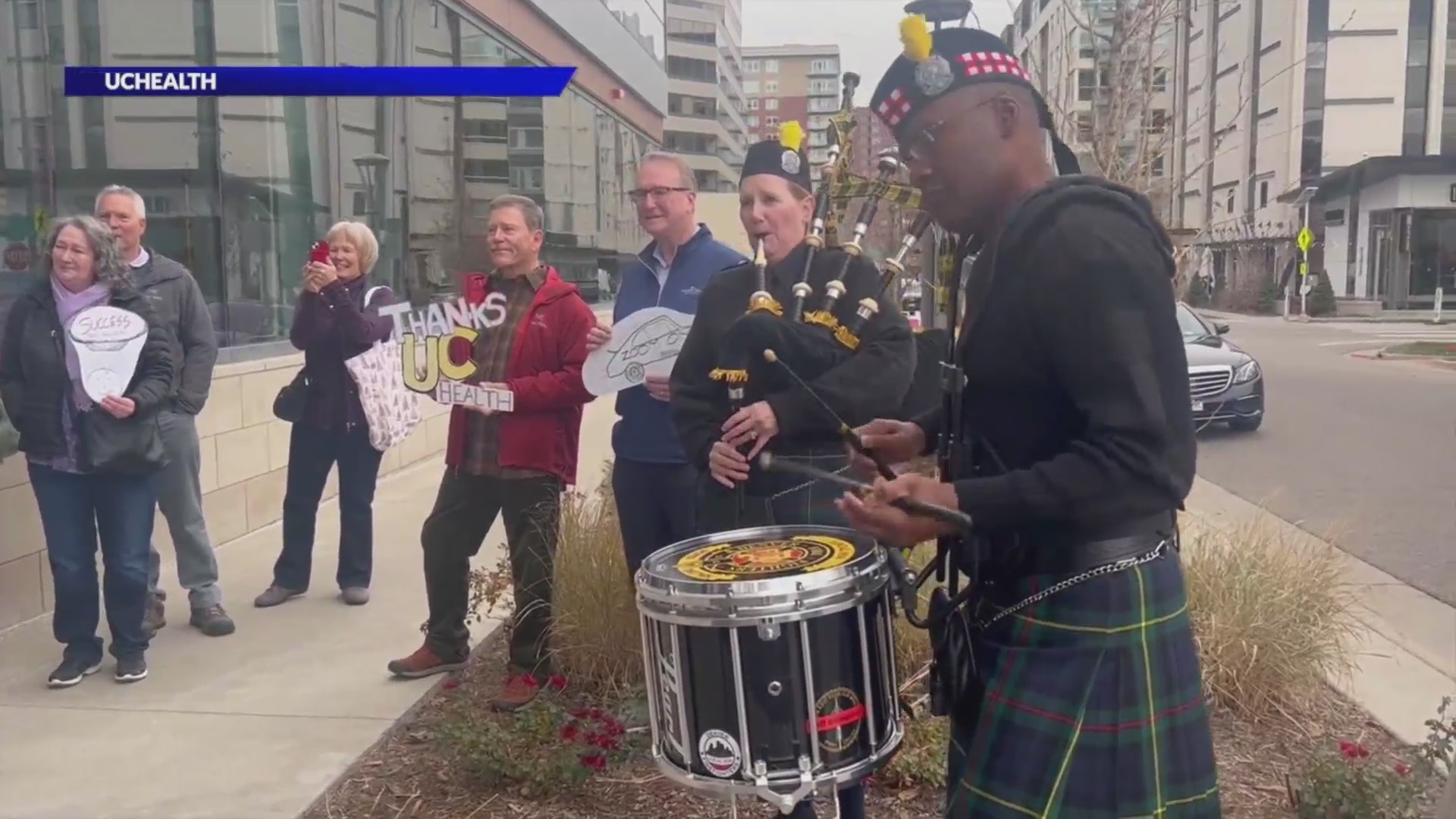 Musicians surprise retired Denver firefighter after last radiation treatment – FOX31 Denver