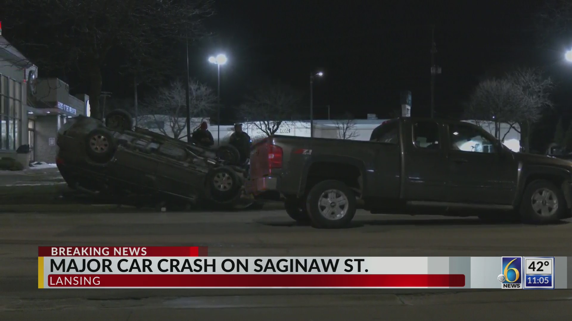 Major car crash on Saginaw St. – WLNS 6 News