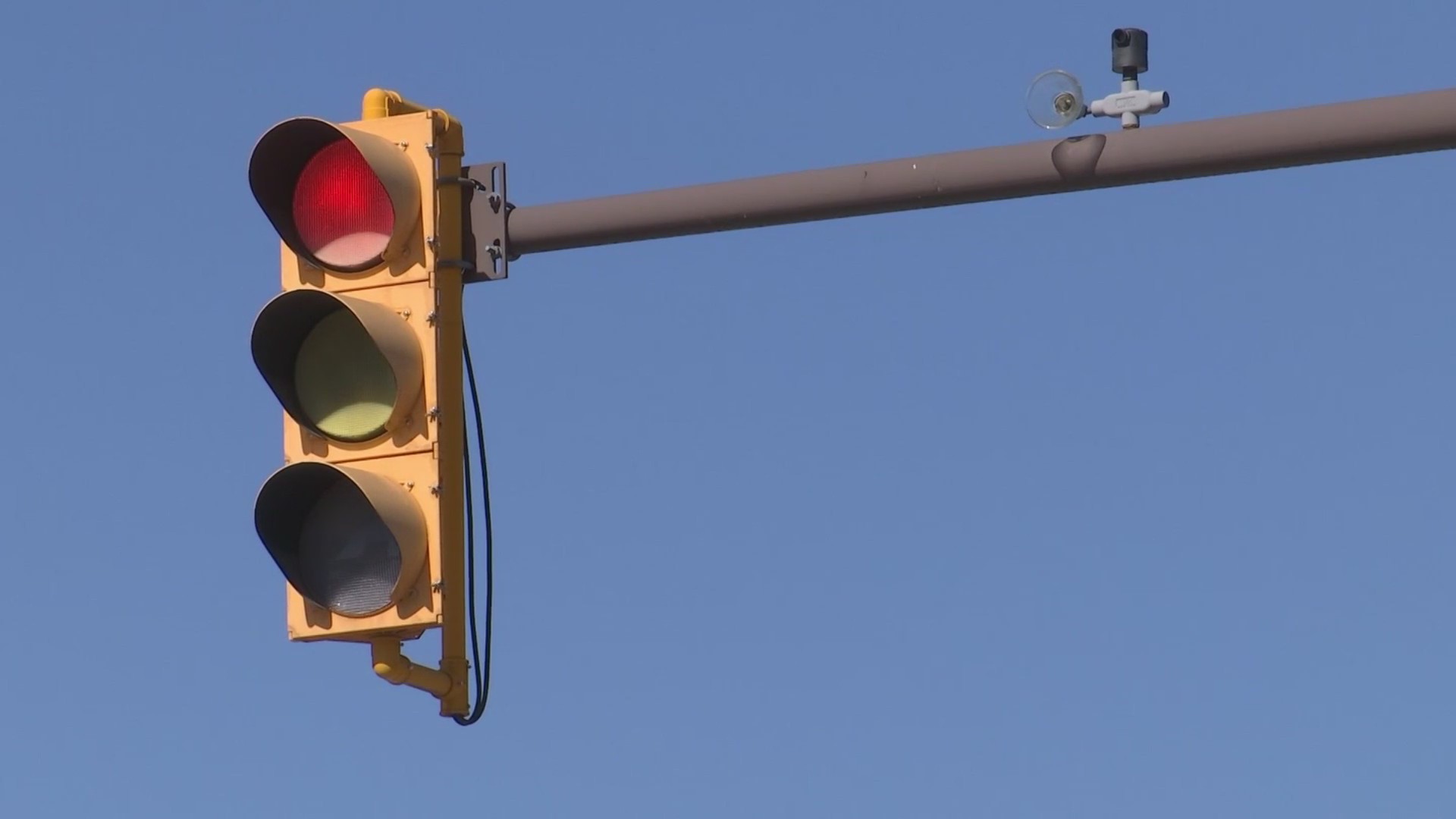 Bill would mandate 3 second pause at stoplights – WOWK 13 News